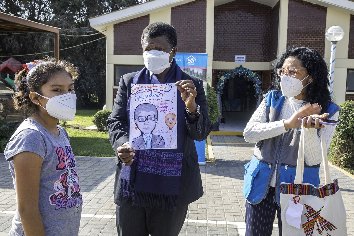 Presidente de Aldeas Infantiles SOS Internacional visitó Perú - Aldeas ...
